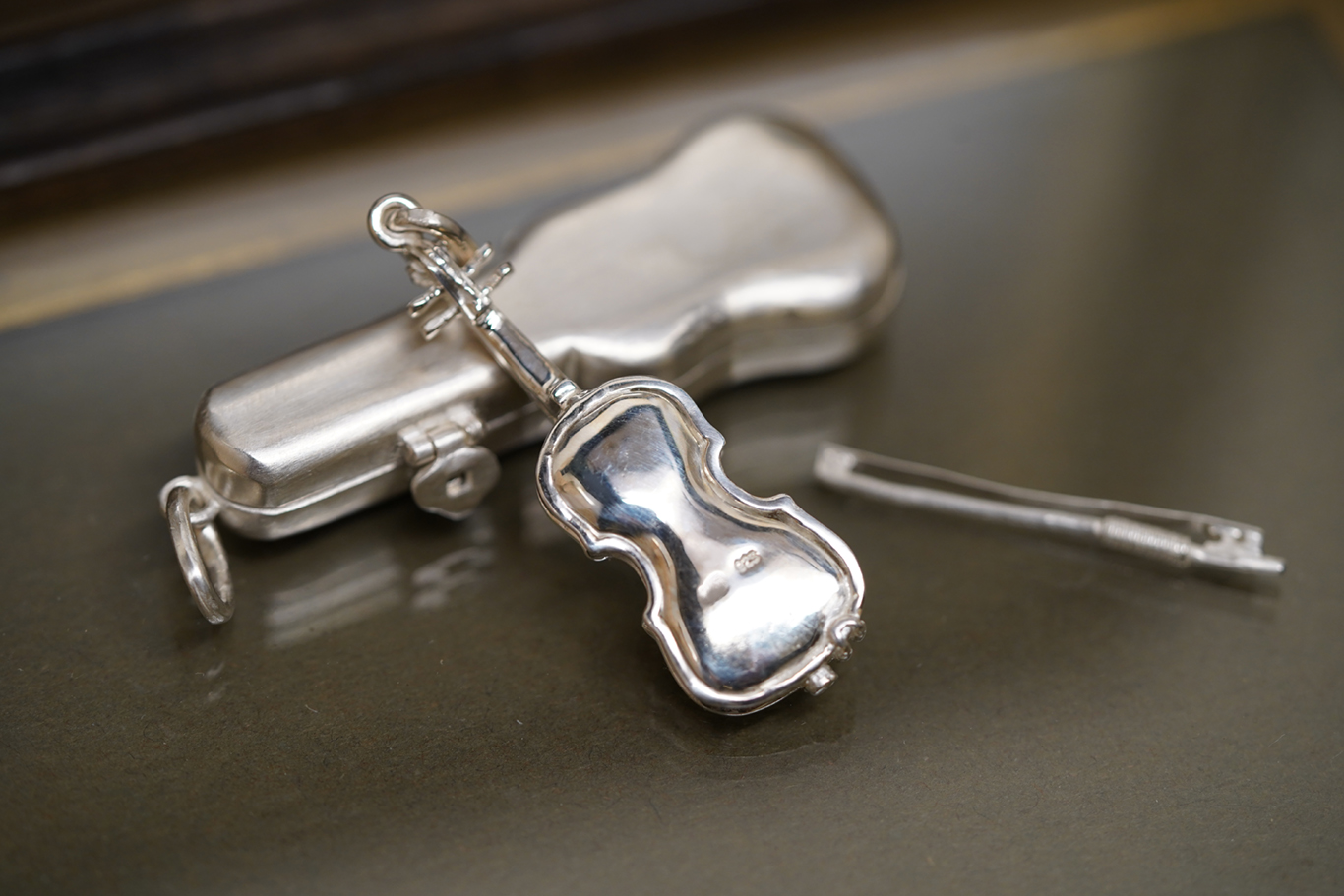 3D Violin Set Pendant (Violin, Bow And Case)